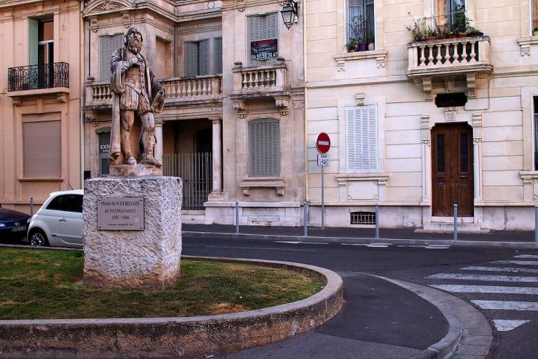 Warlock vs Wizard: What's The Difference? - Facts.net