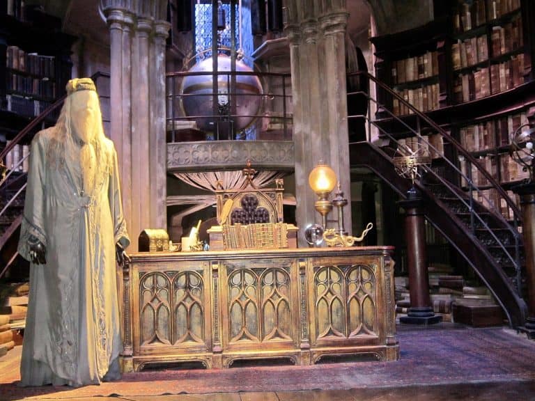 Warlock vs Wizard: What's The Difference? - Facts.net