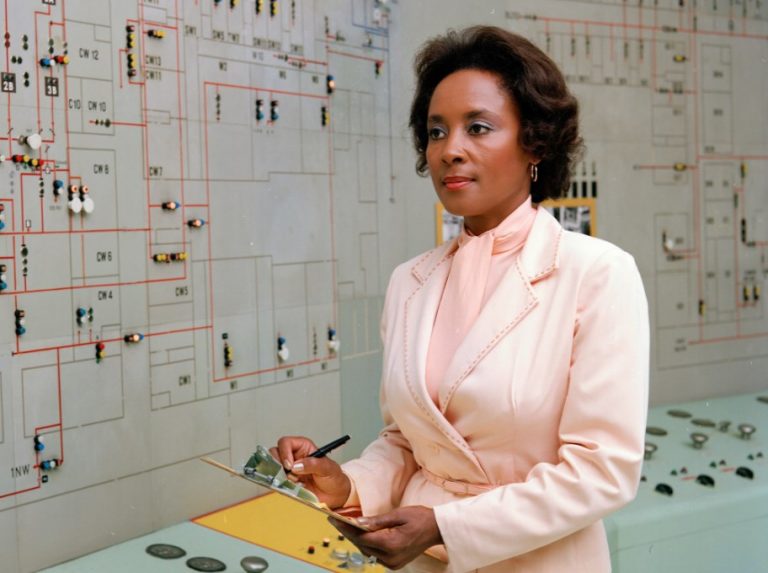 18 Annie Easley Facts: The First African American In NASA - Facts.net