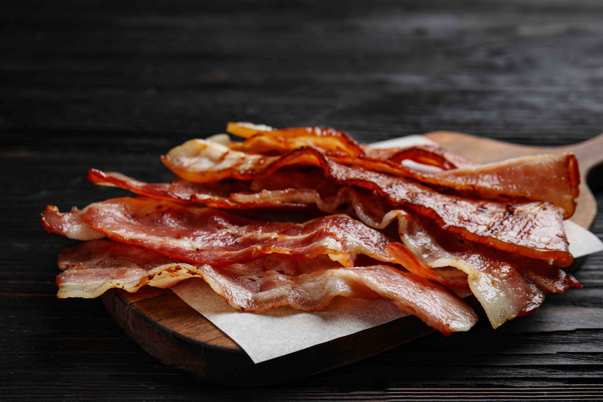 10 Bacon Nutrition Facts (Per Slice) - Facts.net