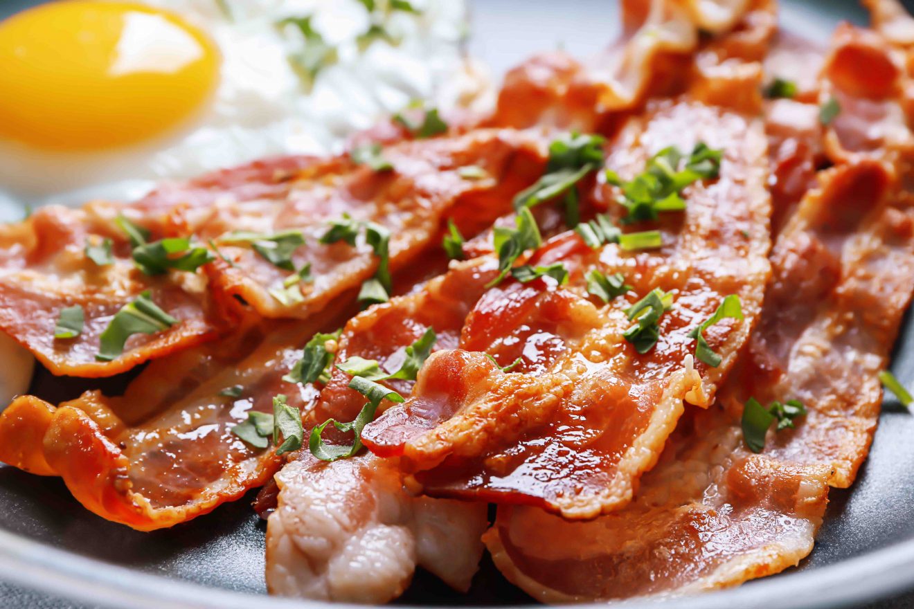 10 Bacon Nutrition Facts (Per Slice) - Facts.net