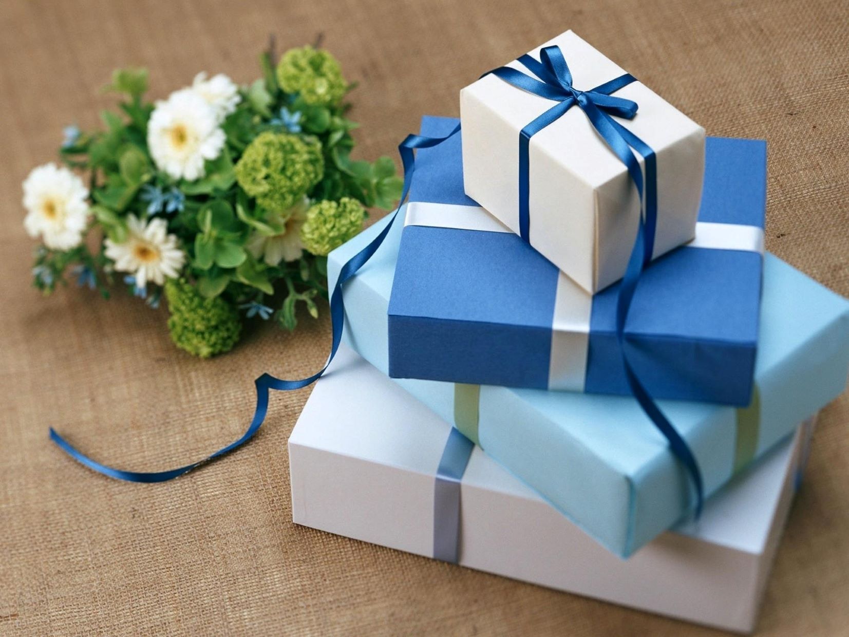 11 Gift Facts Facts 11 Gift Facts Facts